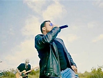 Chris Luciani – “ANOTHER WORLD” awakens the heart and quivers the ears ...